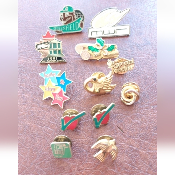 Jewelry | Lot Of 11 Vtg Pins Beaver 1991 Canada Games Obscure Mur Logo ...